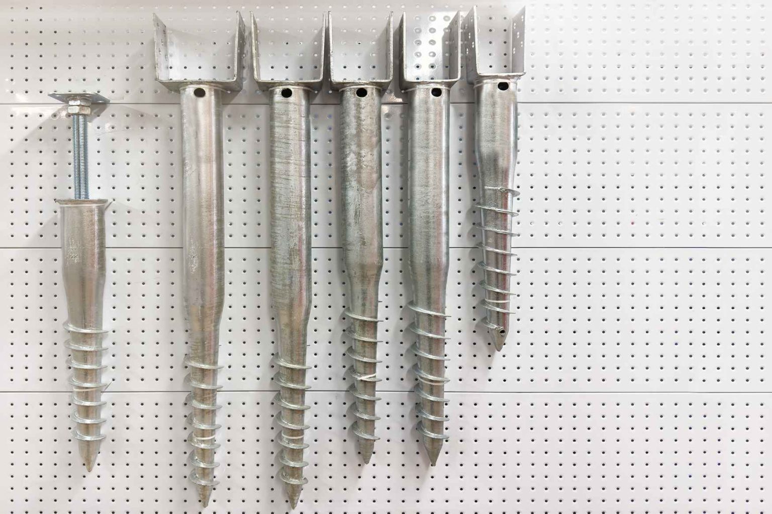 Pieux vissés : Rona vs Canac vs Home Depot